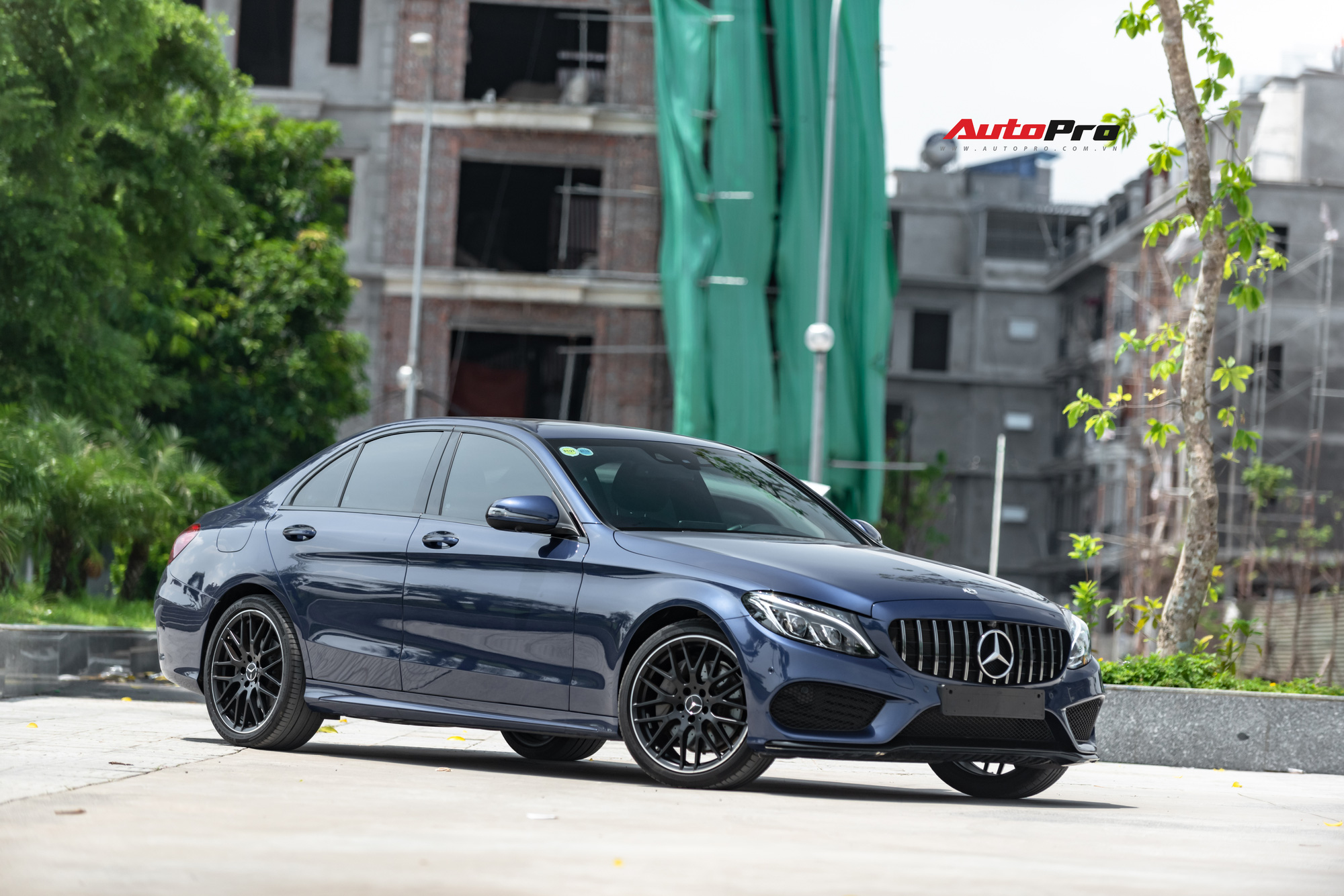 Mercedes-Benz C300 AMG độ kiểu C63 S được rao bán ngay sau lần thay dầu ...