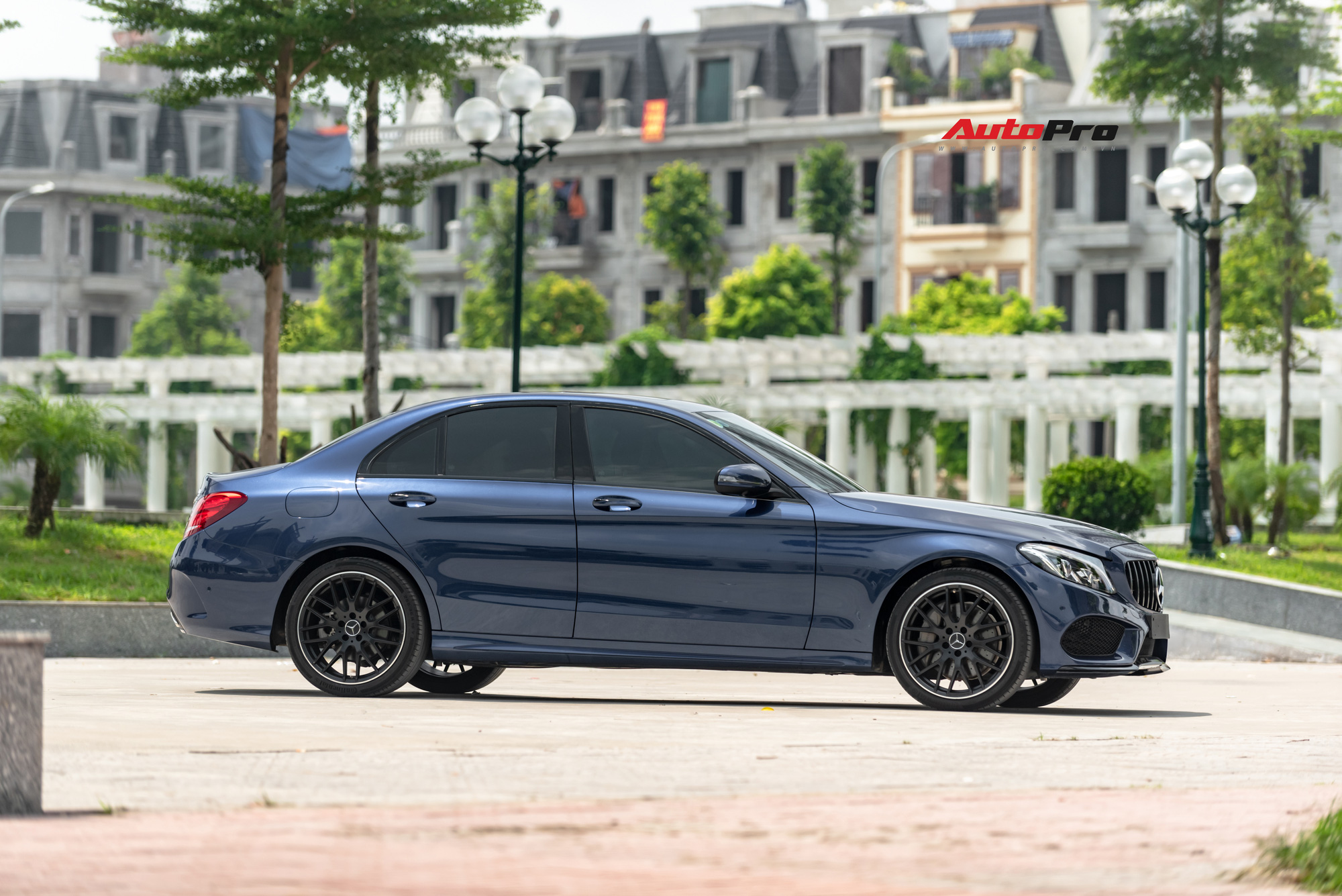 Mercedes-Benz C300 AMG độ kiểu C63 S được rao bán ngay sau lần thay dầu ...
