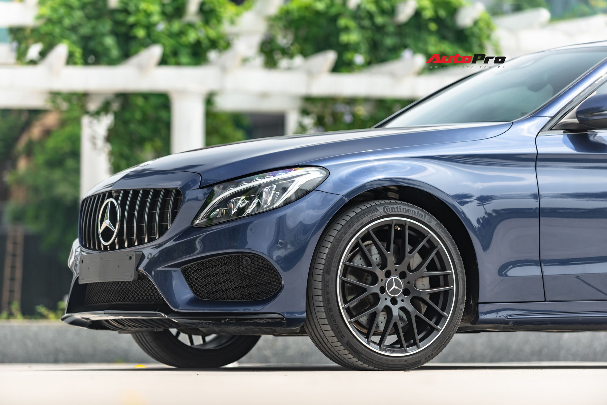 Mercedes-Benz C300 AMG độ kiểu C63 S được rao bán ngay sau lần thay dầu ...