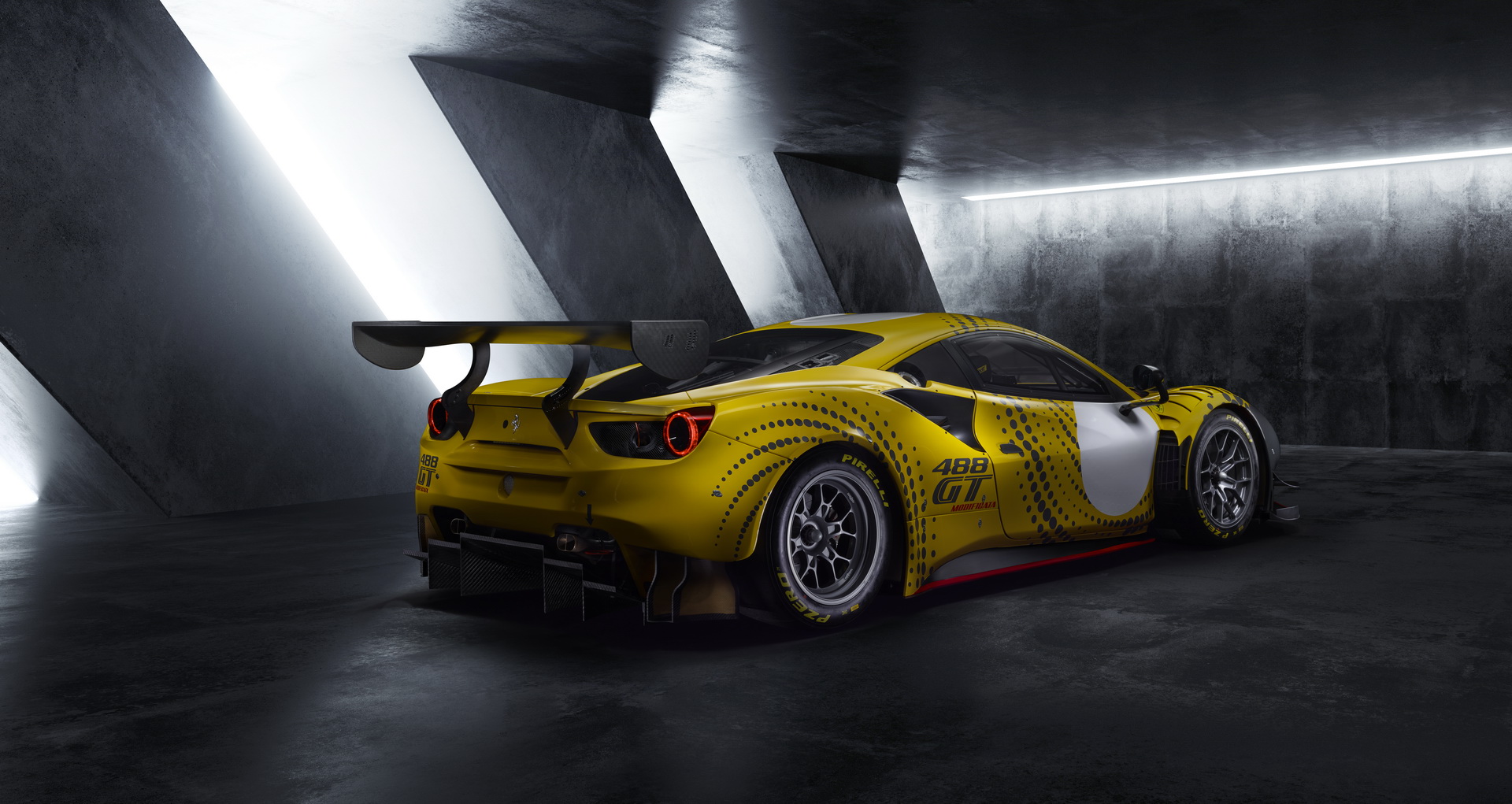 Tưởng đã bị F8 Tributo chiếm sóng, Ferrari 488 bất ngờ thêm phiên bản ...
