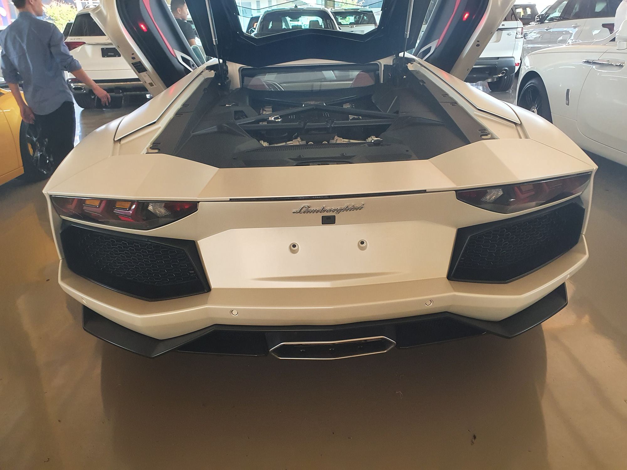 7 tỷ cũng mua được siêu xe như mới: Lamborghini Aventador 'chào hàng ...