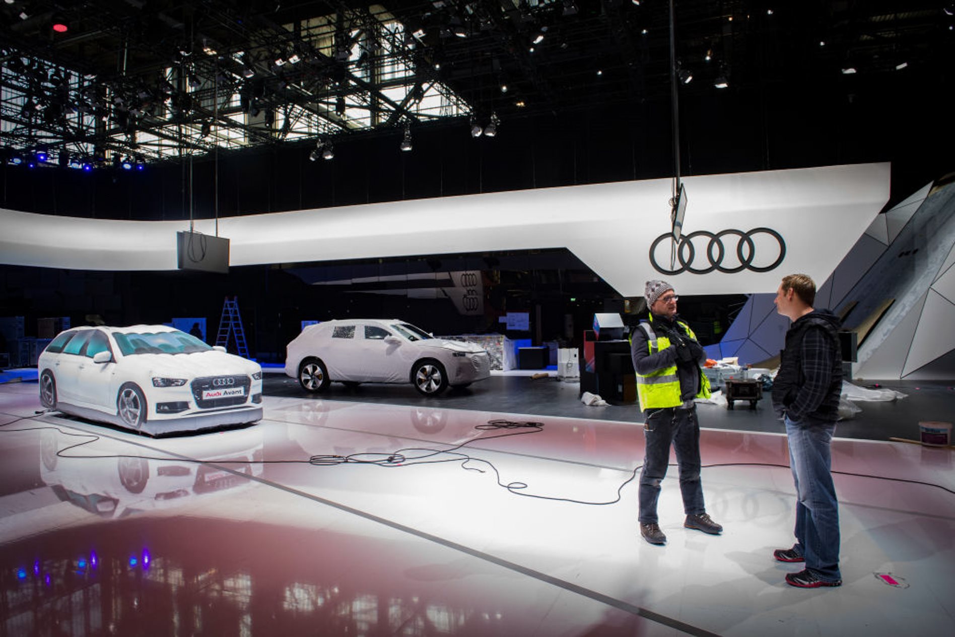Khung cảnh tan hoang của Geneva Motor Show 2020: Tất cả đắp chiếu chờ ...