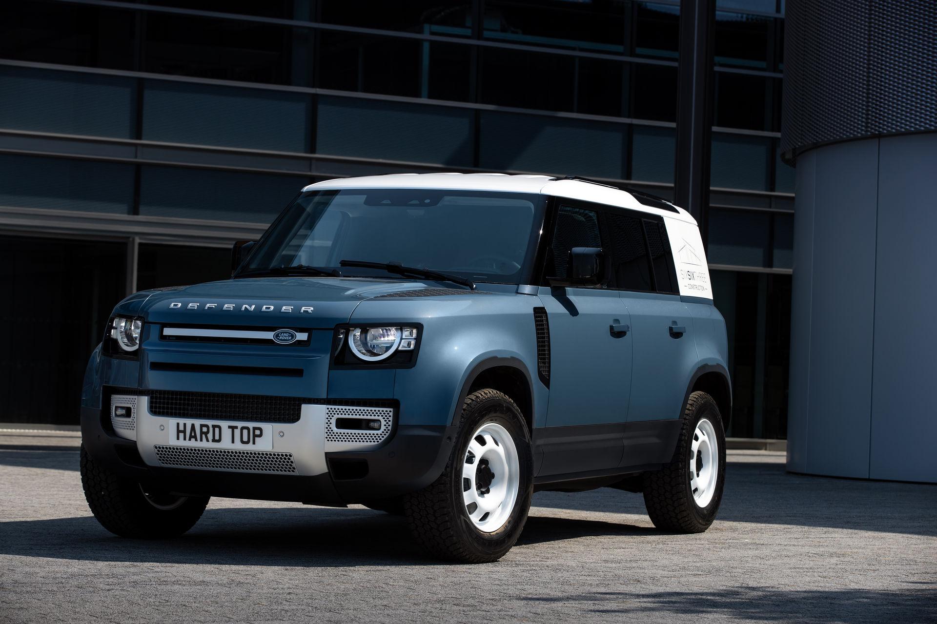 Land Rover Defender Hard Top - Vua địa hình làm dịch vụ