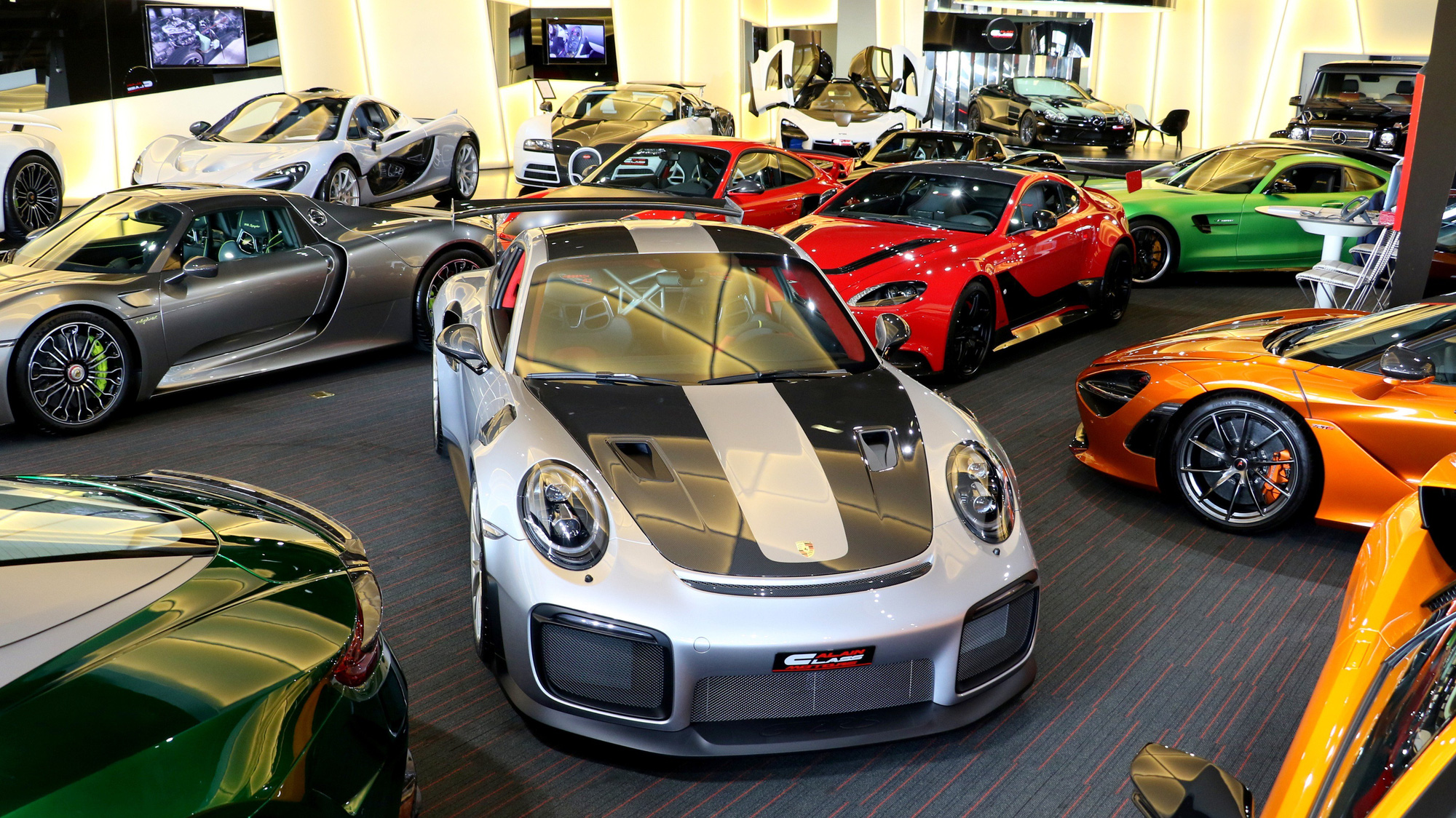 Bên trong showroom khét tiếng chuyên bán hyper-car cho đại gia Việt: Có ...