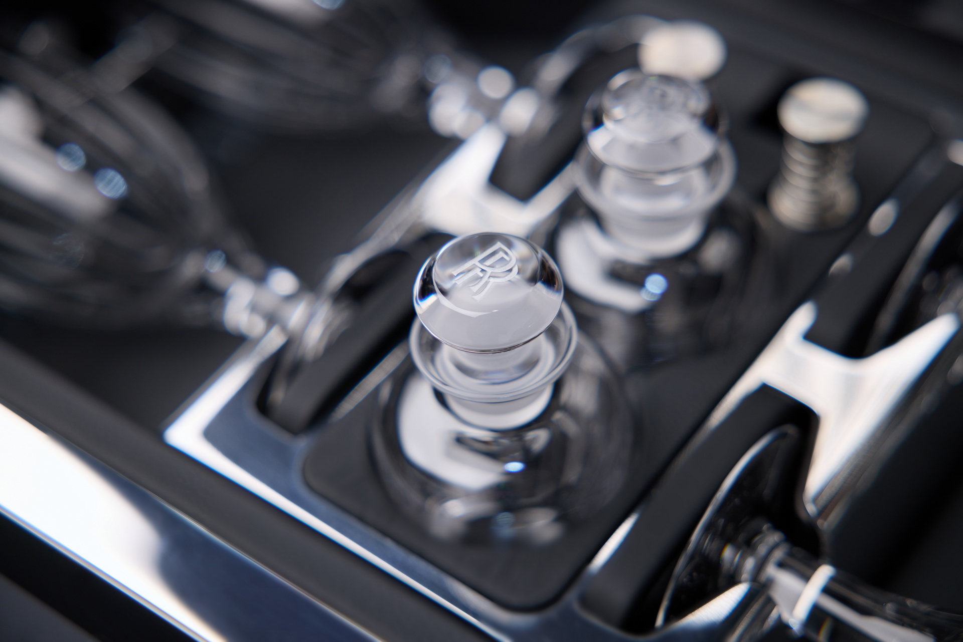 Khám phá Rolls-Royce Phantom độc nhất vô nhị sử dụng gỗ Koa siêu quý hiếm