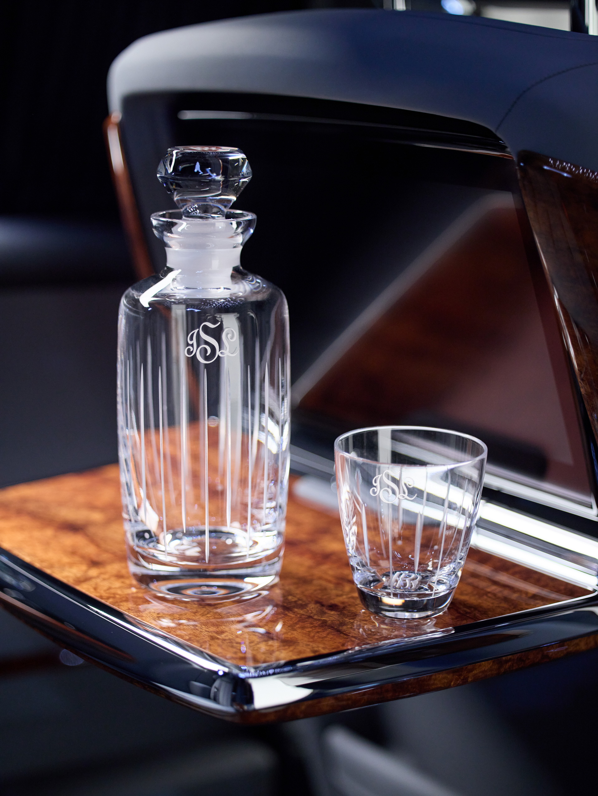 Khám phá Rolls-Royce Phantom độc nhất vô nhị sử dụng gỗ Koa siêu quý hiếm