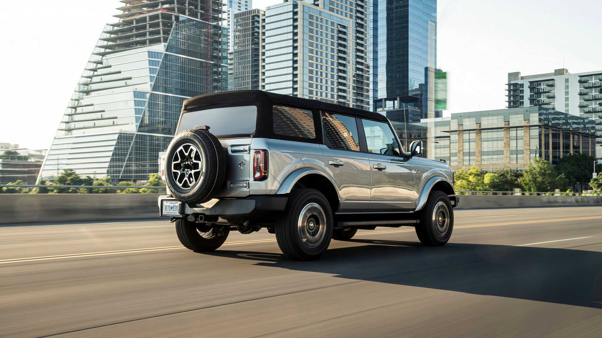 Màn nâng cấp khó hiểu của Ford Bronco: Xe còn chưa giao nhưng đã tính ...