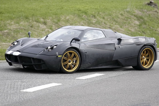 Pagani C9 lại lộ diện