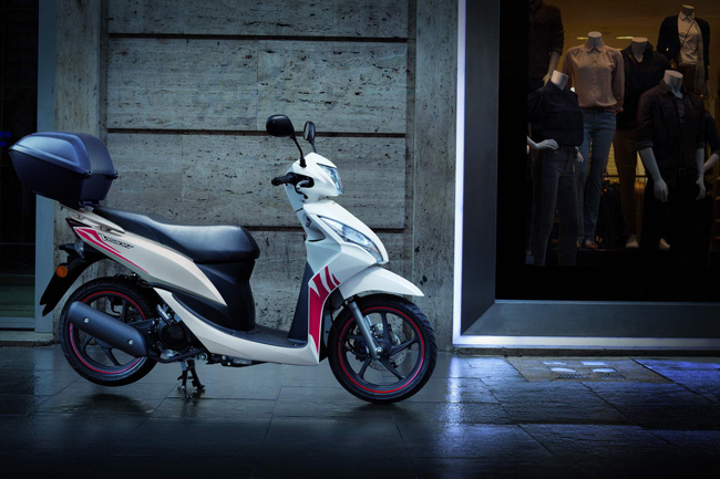 Honda Vision 50cc sẽ là "đối thủ" với Yamaha Zuma 50cc