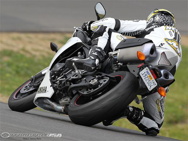 "Chàng béo" Yamaha R1 theo phong cách Bobber