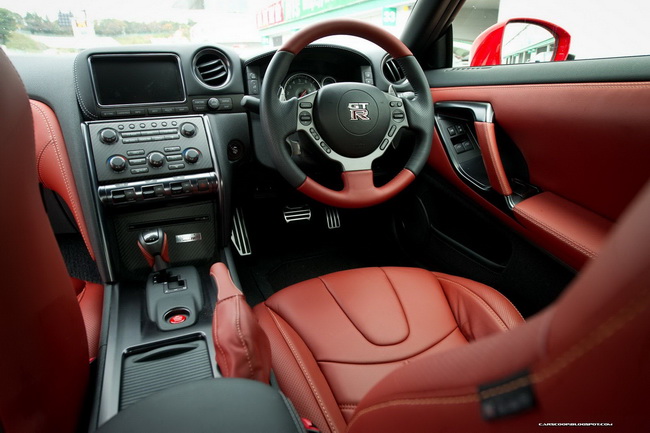 Nissan GT-R 2014: Giữ nguyên sức mạnh, tăng hiệu suất