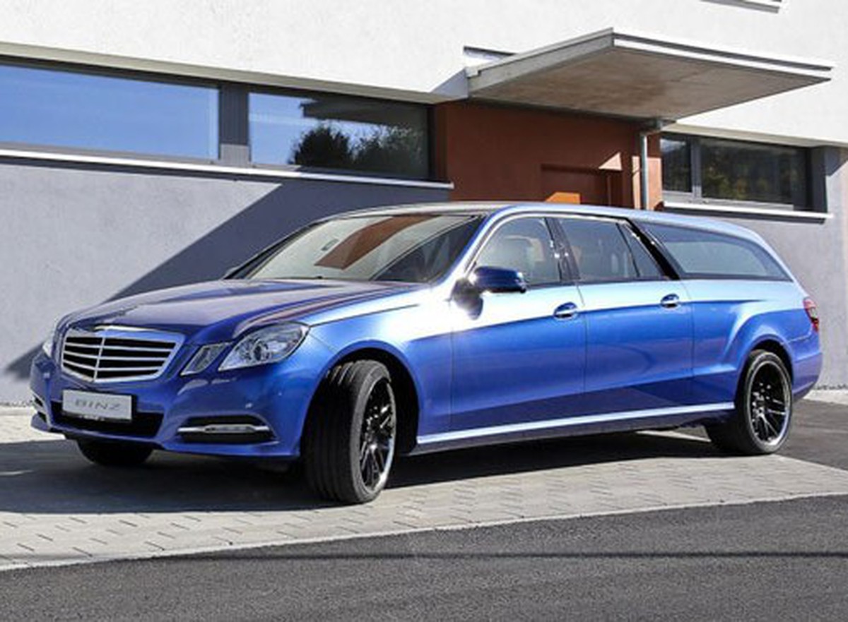 Mercedes-Benz E-Class Wagon kéo dài: Không hề giống xe tang