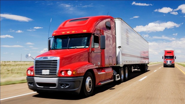 Những điều cần biết khi đi gần xe container, xe tải