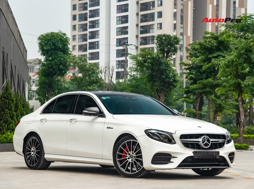 Đại gia Hà Nội bán Mercedes-Benz E300 AMG 2 năm tuổi chỉ lỗ 200 triệu ...
