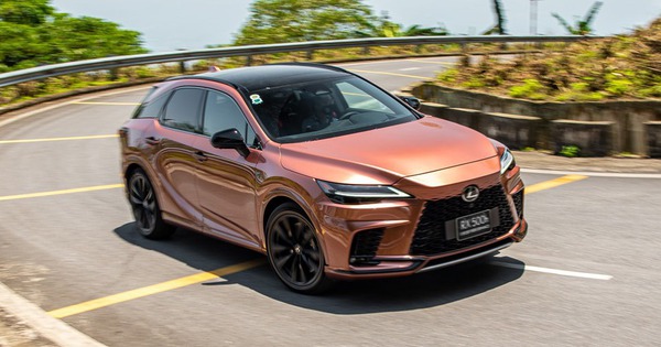 Lexus RX đang được bầu chọn nhiều nhất trong cuộc đua gay cấn tới ngôi ...