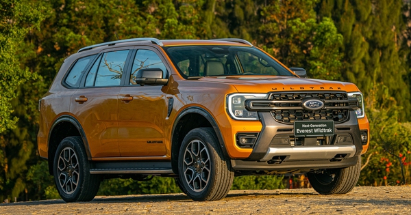 Ford Everest cạnh tranh với nhiều xe sang trong hạng mục Xe dẫn đầu xu ...