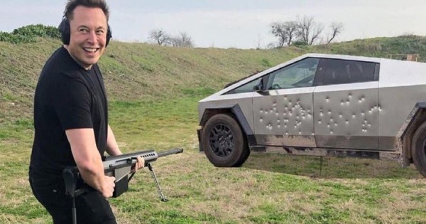 Chưa đầy 24 giờ sau khi nhận xe Tesla Cybertruck, anh chồng "khóc ròng ...