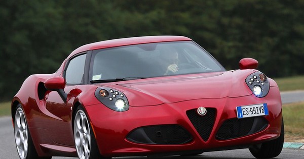 Alfa Romeo 4C đến Mỹ với giá từ 55.195 USD
