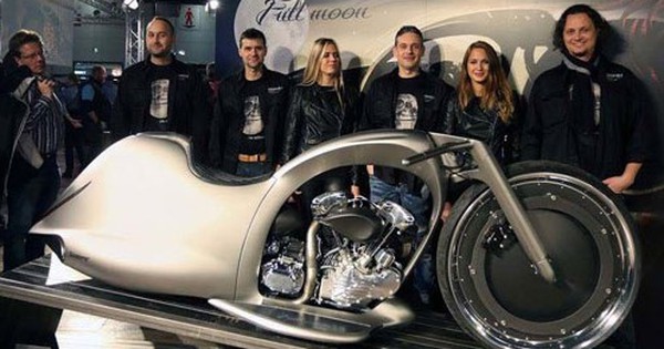 Akrapovic Full Moon – “Ống xả di động”