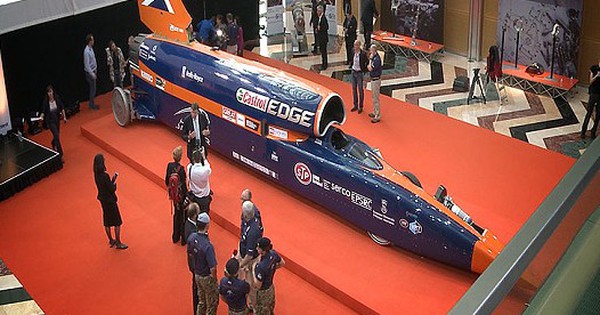 Khám phá bên trong siêu xe nhanh nhất hành tinh Bloodhound SSC