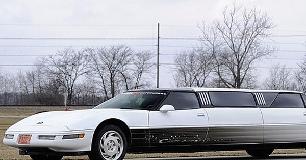 Choáng với Chevrolet Corvette Limousine "dài ngoằng"