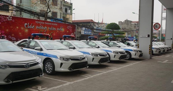 Choáng với dàn Toyota Camry 2015 mới tinh chưa đeo biển của CSGT