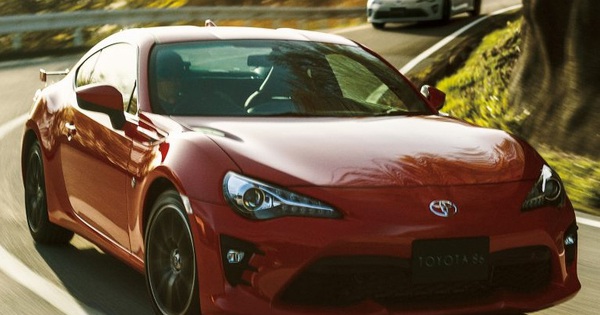 Phiên bản mới của xe ế nhất Việt Nam Toyota 86 bắt đầu được bày bán