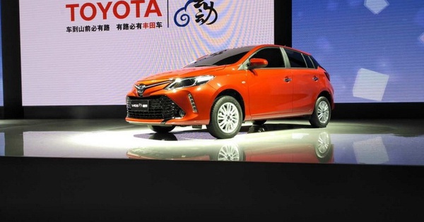 Cặp đôi Toyota Vios Hatchback và Yaris L Sedan 2017 rủ nhau ra mắt