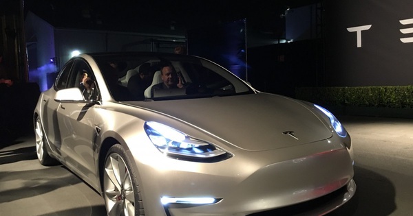 Đây là tất cả những gì bạn cần biết về xe "siêu hot" Tesla Model 3