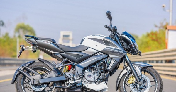 Naked bike giá rẻ Bajaj Pulsar 200NS ABS 2018 lặng lẽ ra mắt