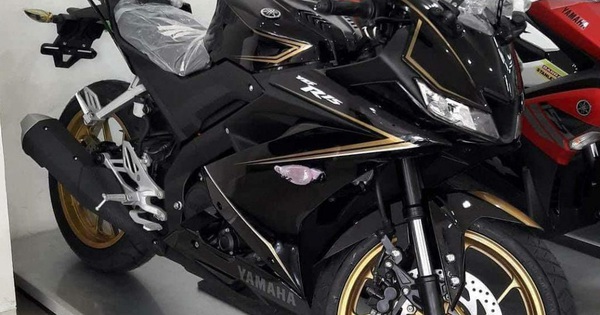 Bắt gặp Yamaha R15 3.0 phiên bản đặc biệt mới tại đại lý