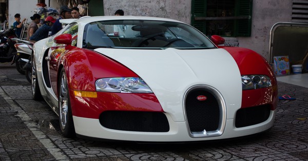 Bugatti Veyron độc nhất Việt Nam bất ngờ ra phố "tắm nắng" trước thềm ...