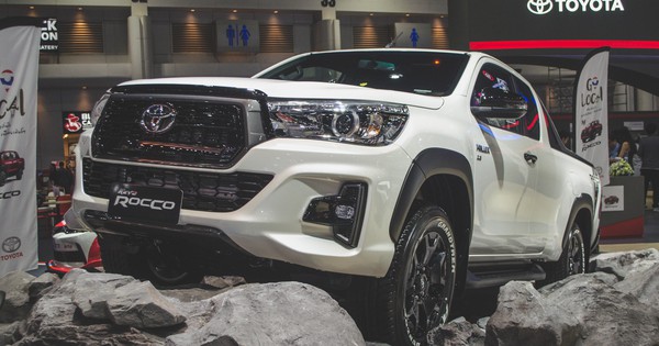 Toyota Hilux Revo Rocco cạnh tranh Ford Ranger Wildtrak và Mitsubishi ...