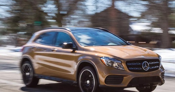 Mercedes-Benz GLA mới sắp ra mắt, BMW X1 cần dè chừng