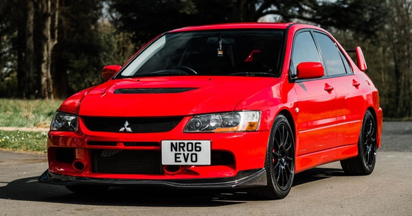 Vừa thắng Mitsubishi Lancer Evo cổ, chủ xe phá nát chỉ trong một ngày