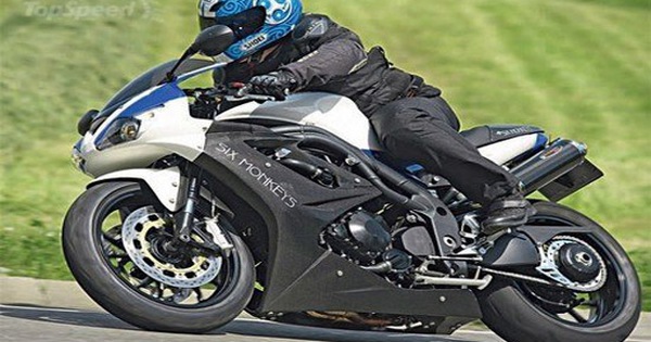Triumph Daytona 1050: thật mà giả