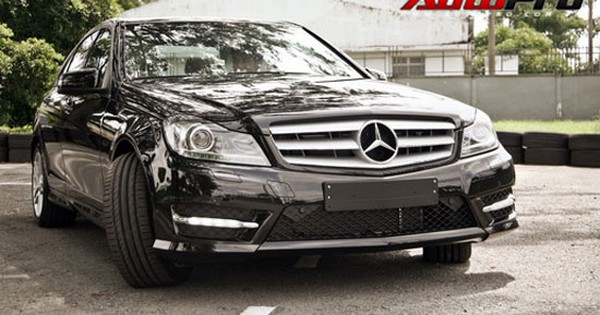 Mercedes C300 body-kit AMG 2012: thể thao hơn cho giới trẻ