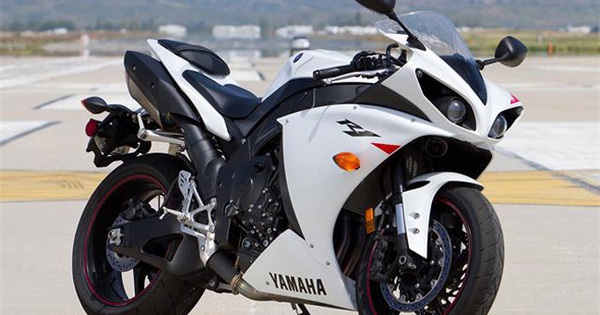 "Chàng béo" Yamaha R1 theo phong cách Bobber