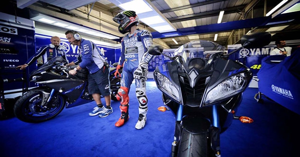 Yamaha Ra mắt R1 và R6 Race Blu 2014