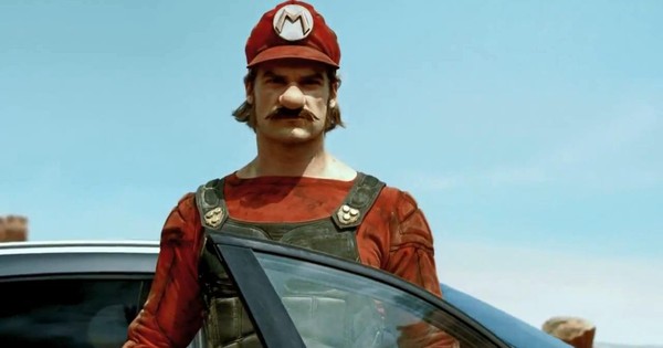 "Biểu tượng" Mario bất ngờ xuất hiện cùng "Mẹc" GLA 45 AMG