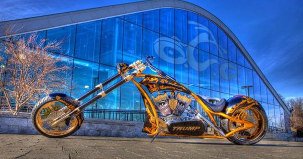 Tỷ phú Donald Trump tậu chopper mạ vàng