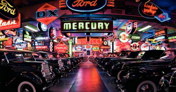 Cựu giám đốc hãng Ford bán đồng loạt 47 xế cổ