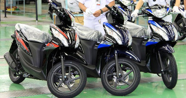 Honda Spacy Helm In 2013: Thay đổi tem và màu xe